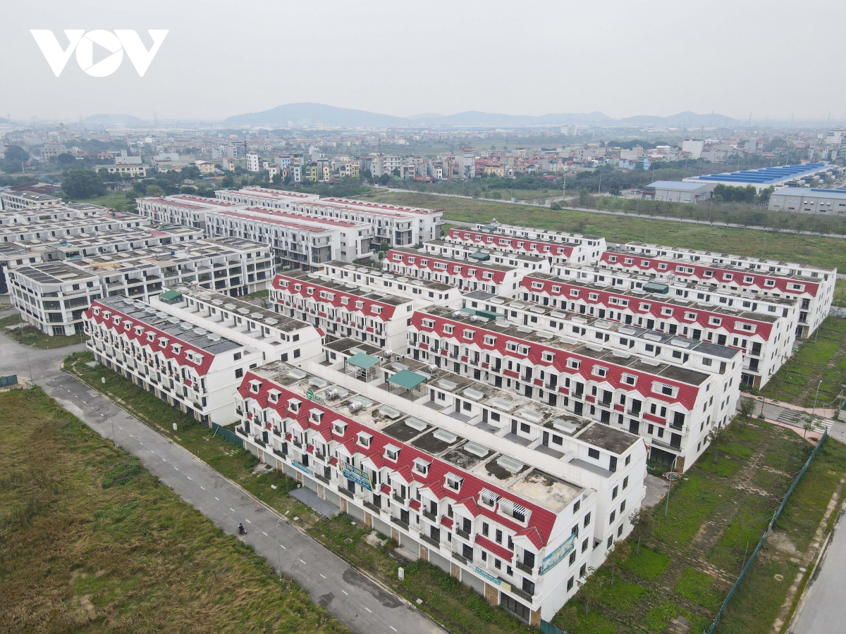 Cận cảnh hàng trăm biệt thự bạc tỷ “đắp chiếu” của Công ty CP Đệ Tam ở Bắc Ninh